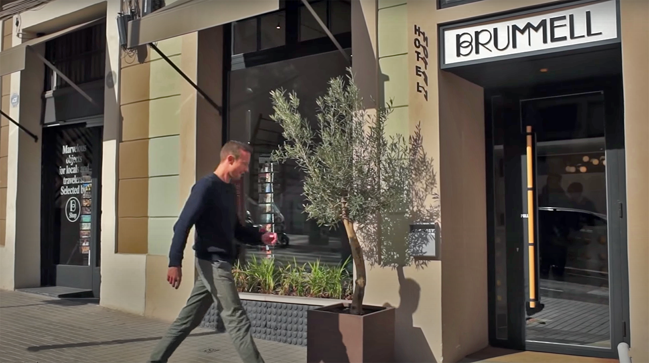 Creator of praised LEGO transformer flat builds morphing hotel ...