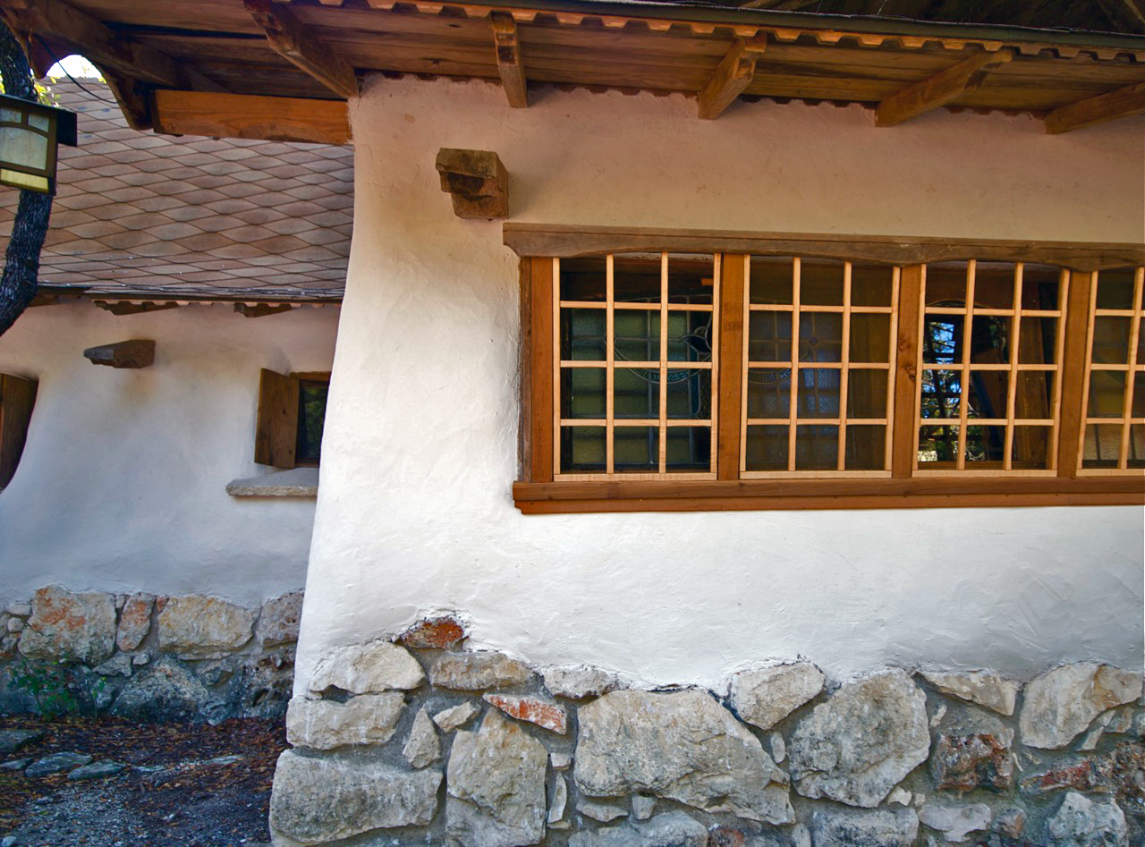 An amateur’s take on building a cob house that ages well – *faircompanies